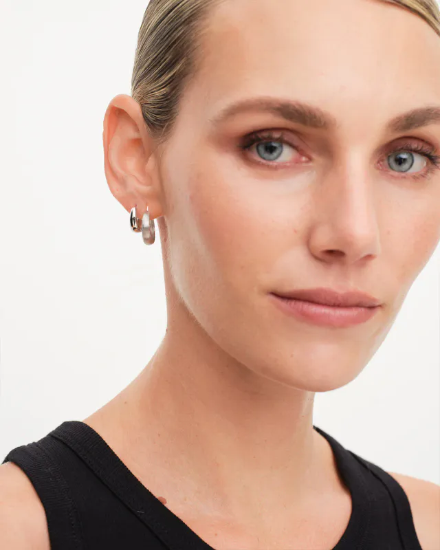 Philippa Studios Dome Satin Hoops Large Sølv - Forma Studio